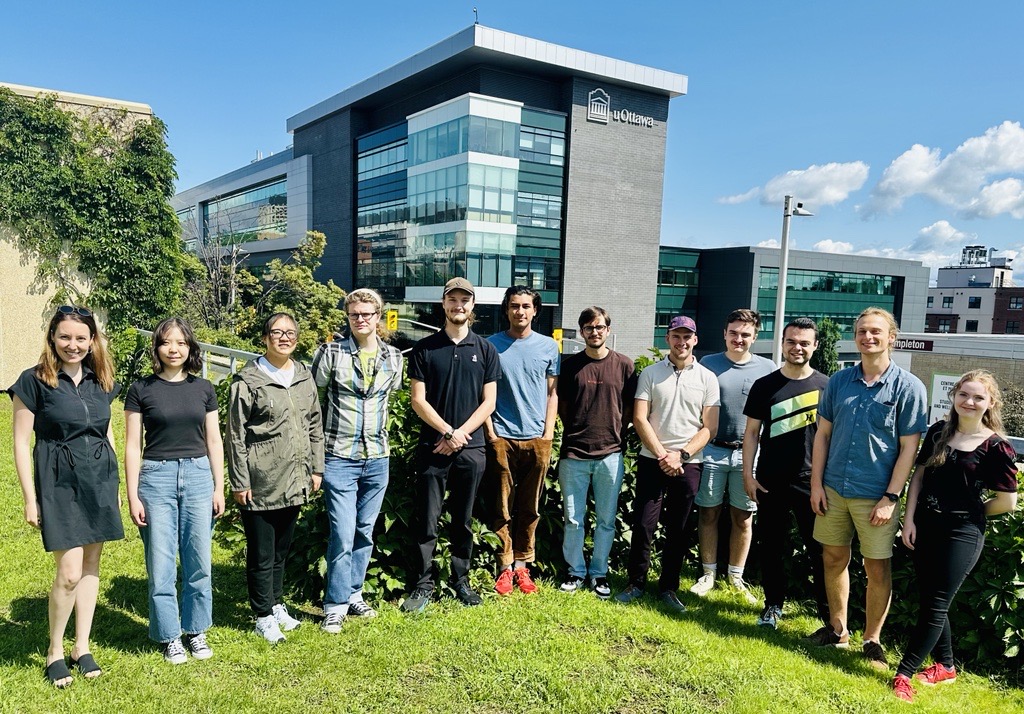 People – Programmable quantum simulators based on 2D materials